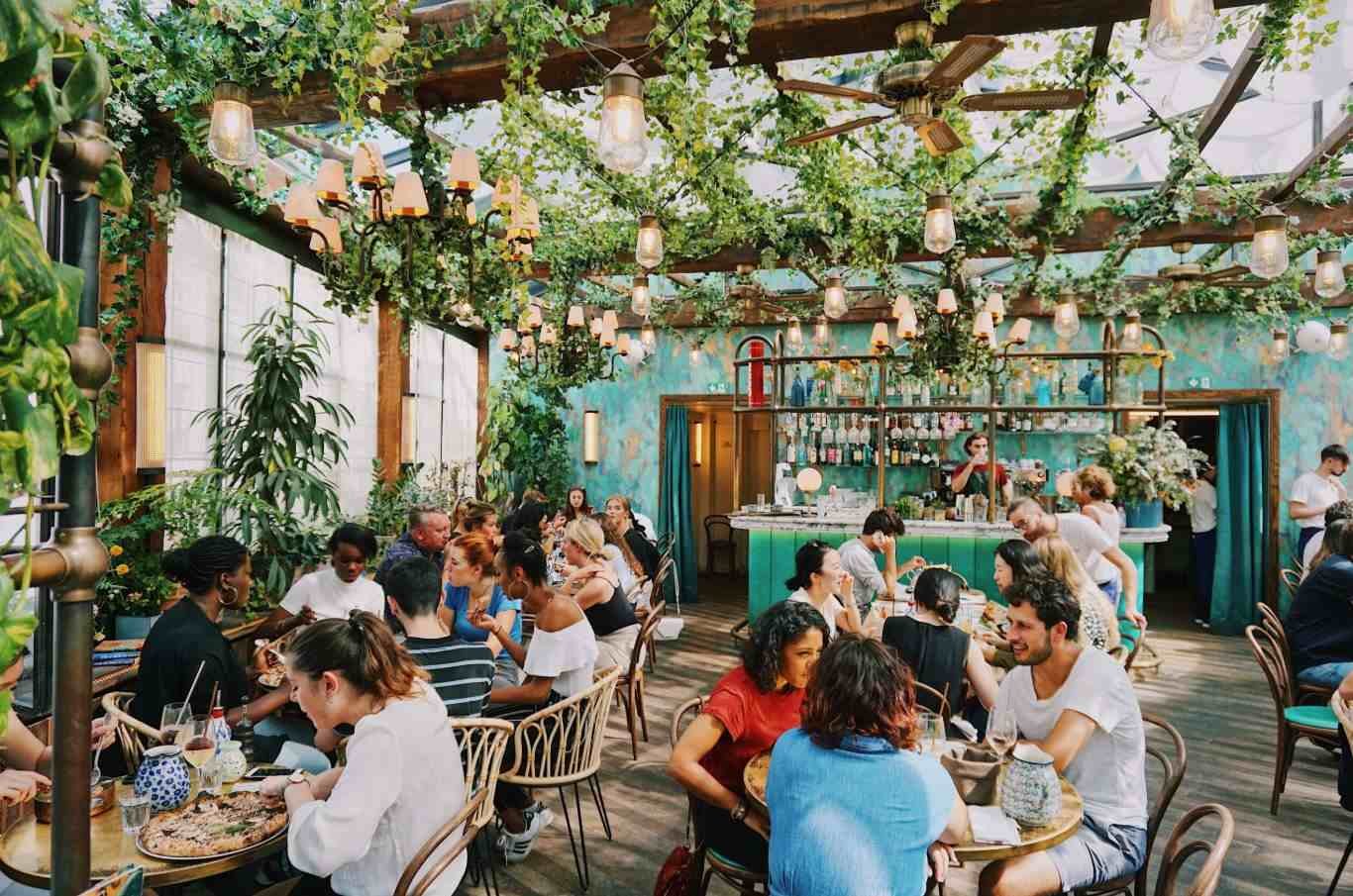 13 Open Restaurant Decoration Ideas to Elevate Your Space - Trendy ...